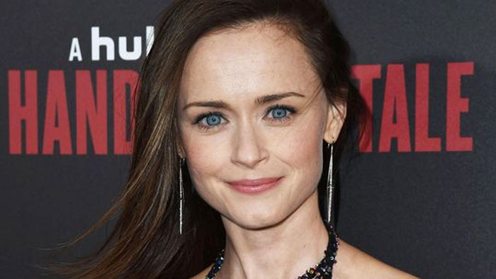 Taylor Swift Color Season: Complete Color Analysis, Hair, Eyes and Skin